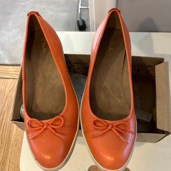 Clarks | Shoes | Orange Clarks Leather Flats | Poshmark